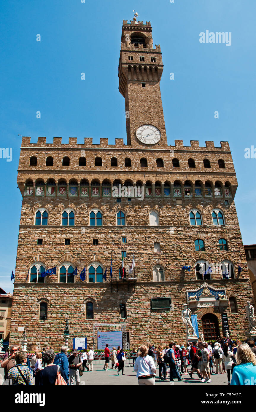 The impressive Romanesque crenelated Palazzo Vecchio which overlooks ...