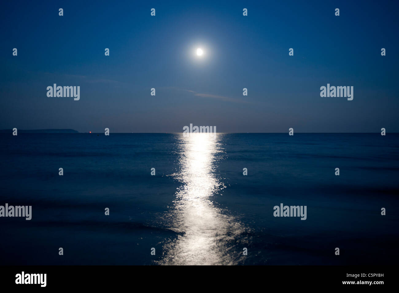 English summer moonlight scene hi-res stock photography and images - Alamy