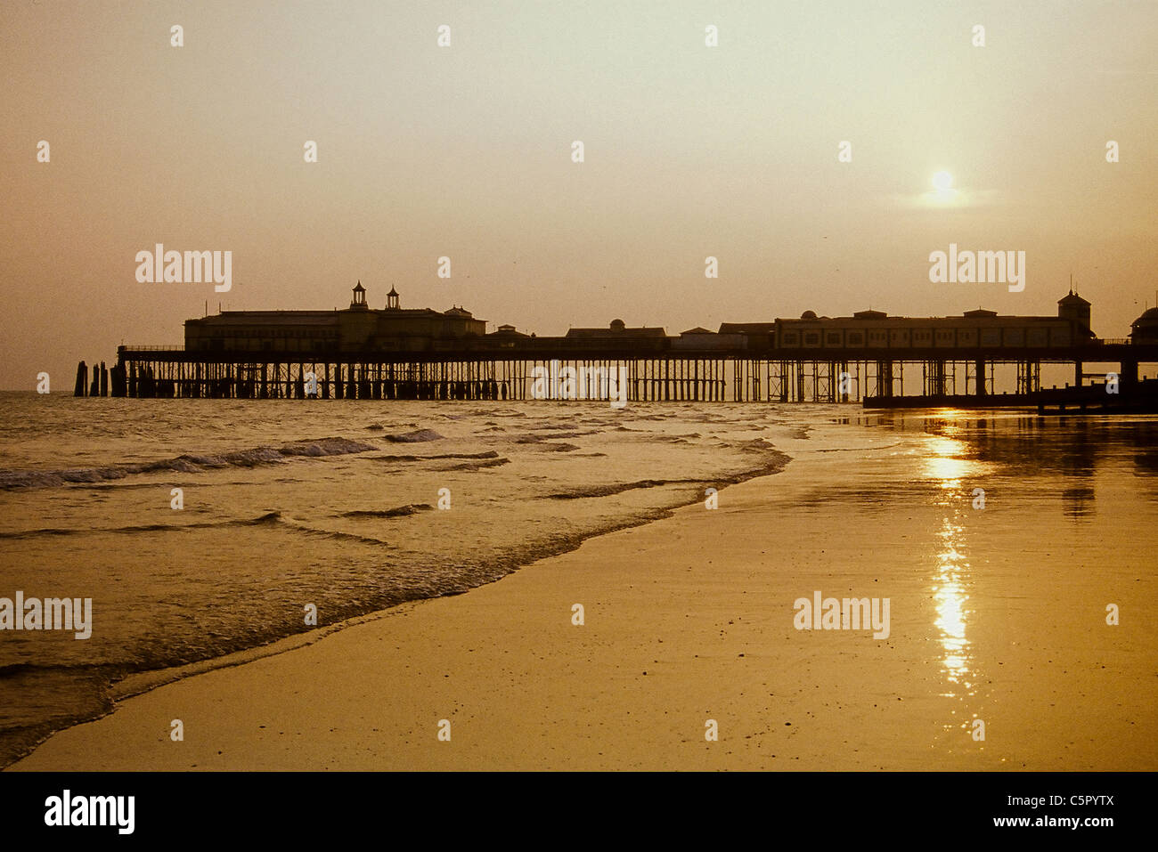 Old hastings pier hi-res stock photography and images - Alamy