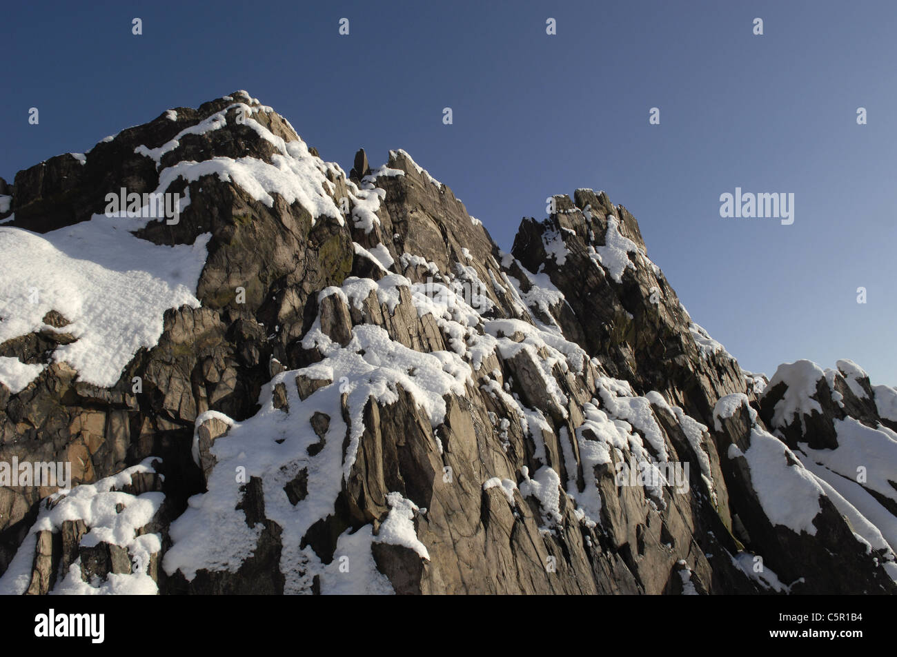 Snow on rocks hi-res stock photography and images - Alamy