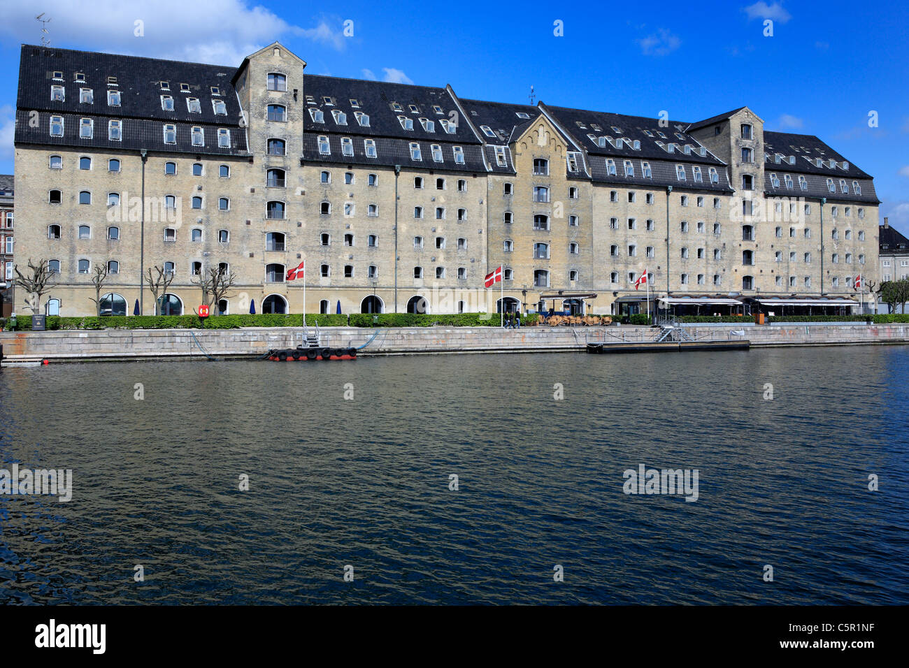 16th century building hi-res stock photography and images - Alamy