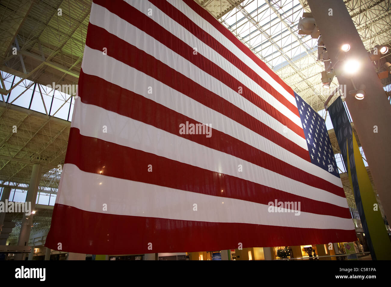 American flag shopping mall hi-res stock photography and images - Alamy