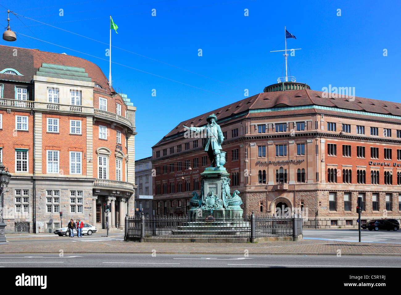 Early 20th century european architecture hi-res stock photography and ...
