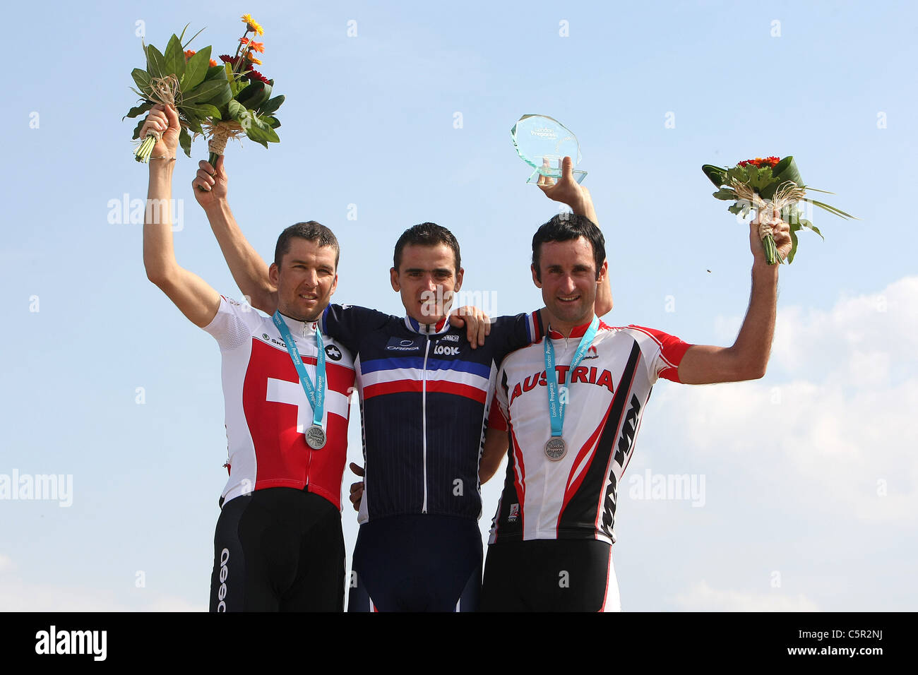 Mens race over 7 laps. L-R Christoph Sauser SUI, Julien Absalon FRA ...