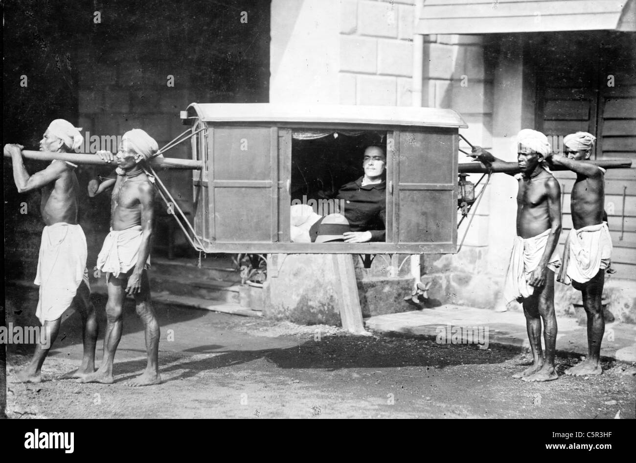 Palanquin hi-res stock photography and images - Alamy