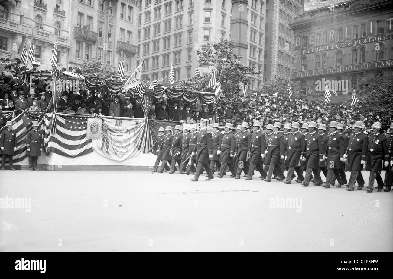 Police new york Black and White Stock Photos & Images - Alamy