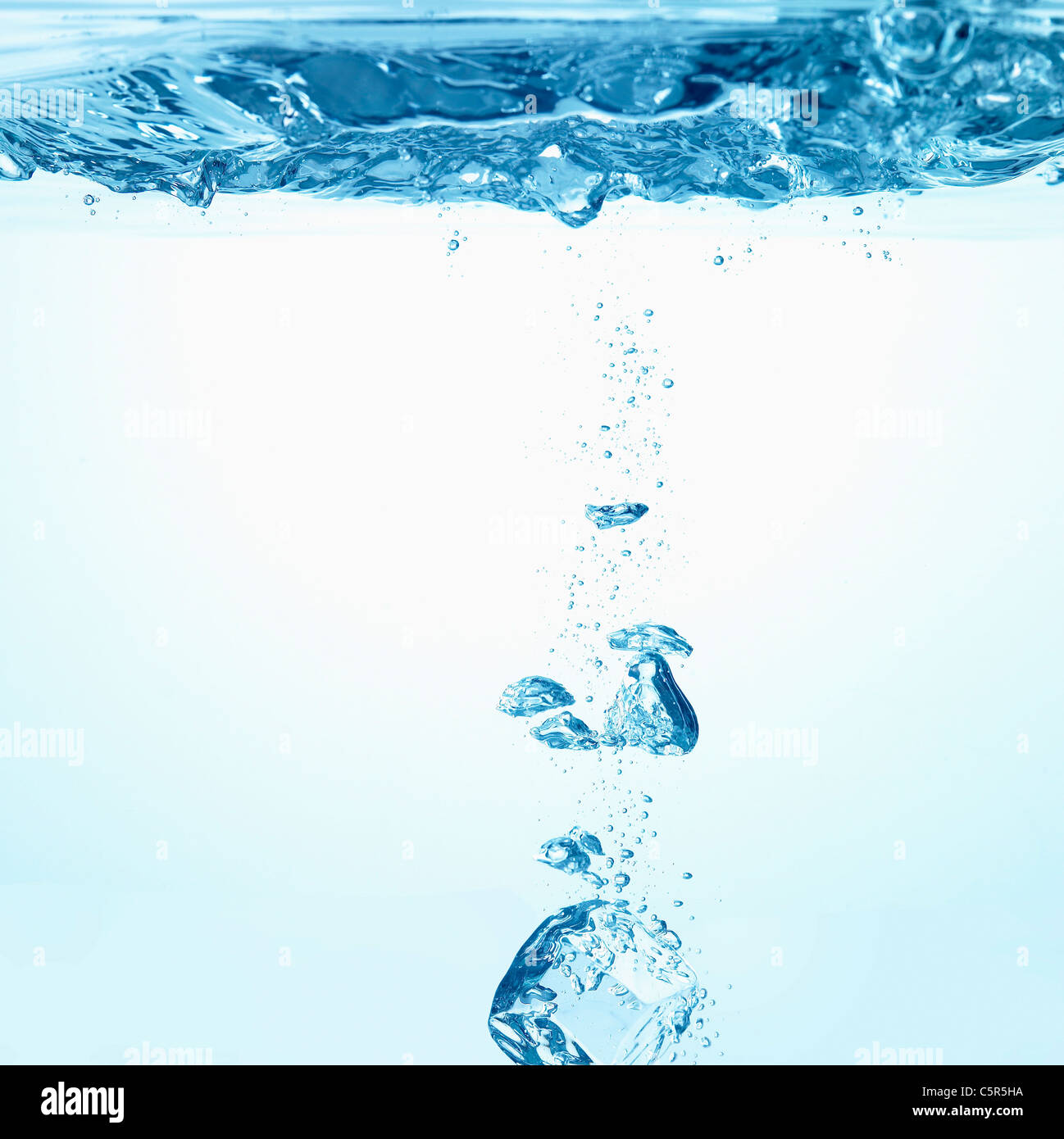 Ice cube dropped water splash hi-res stock photography and images - Alamy
