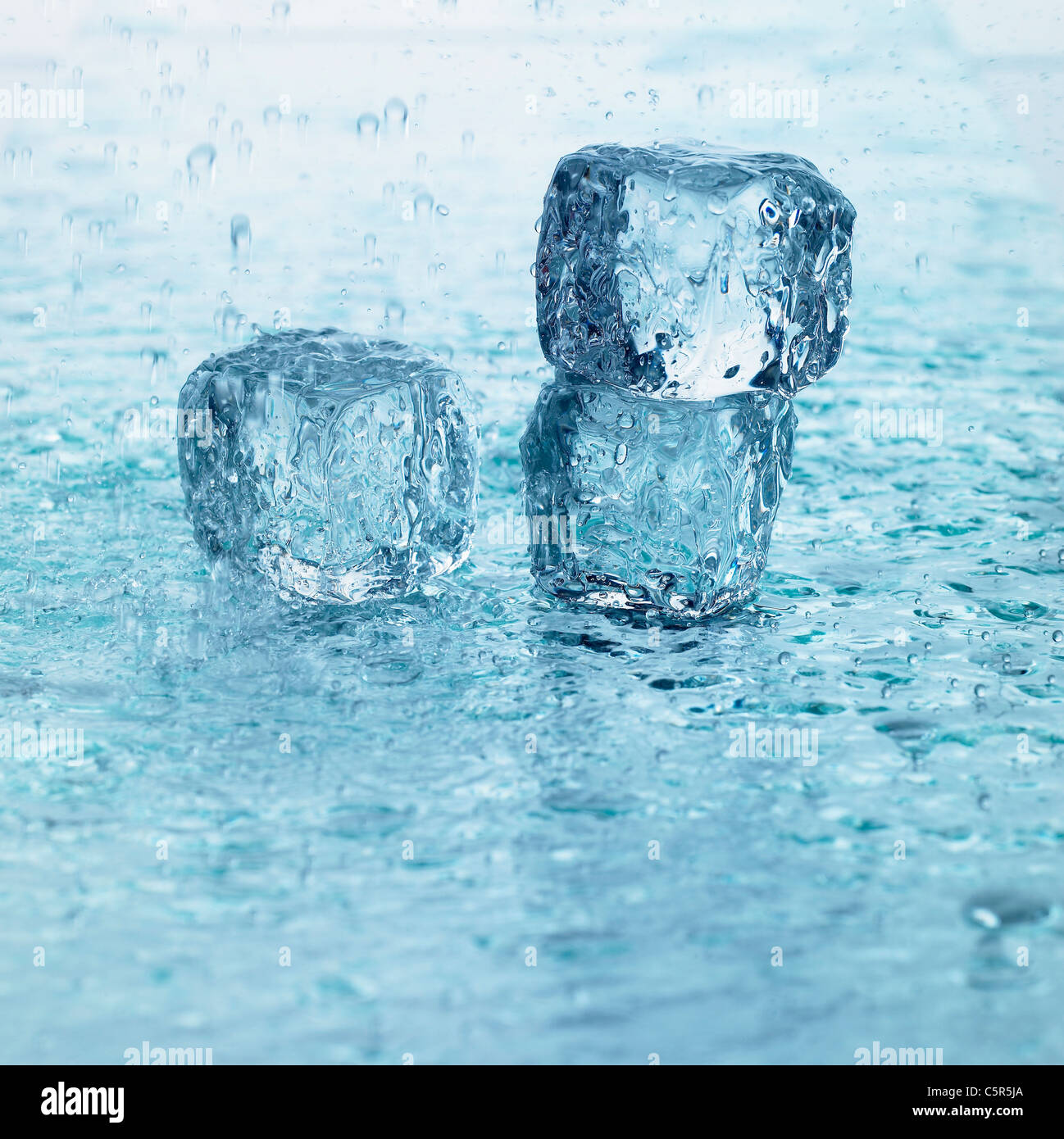 Ice cube falling water hi-res stock photography and images - Alamy