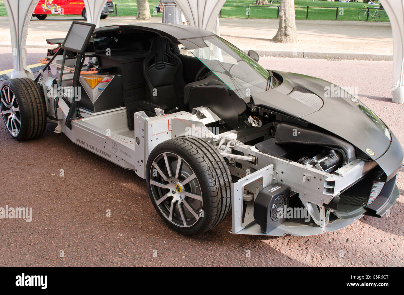 Lotus Engineering cutaway hybrid Evora 414Evolution exhibit sports car ...