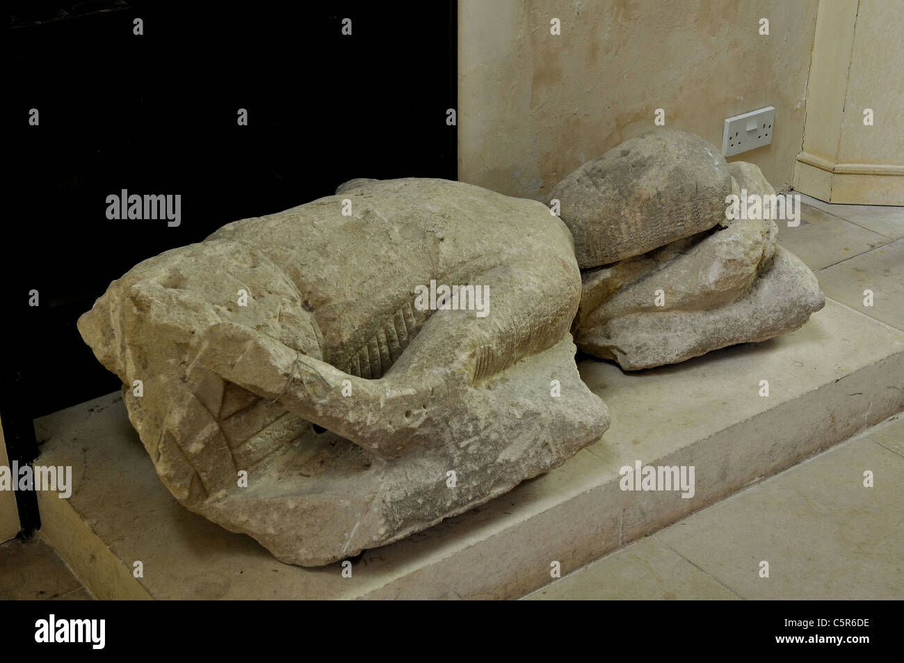 Effigy of William de Braose, St. Mary`s Church, Tetbury ...