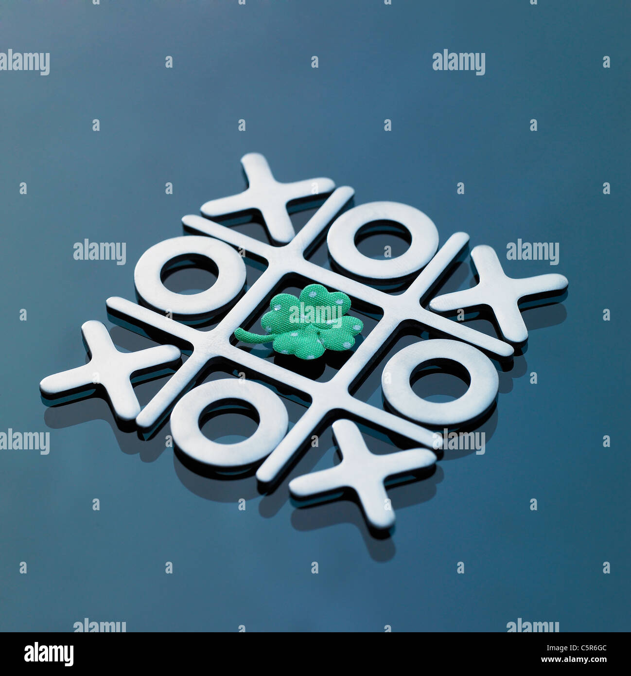 X and o game hi-res stock photography and images - Alamy