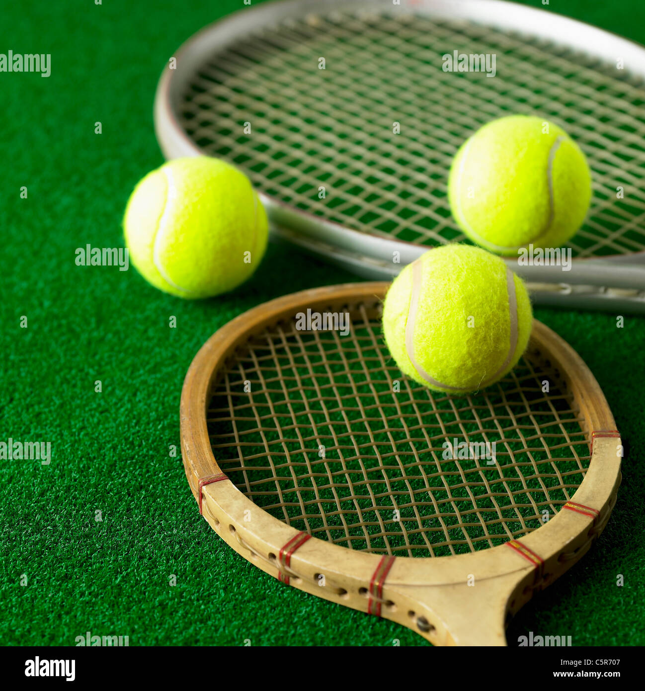 Tennis racket and tennis ball Stock Photo - Alamy