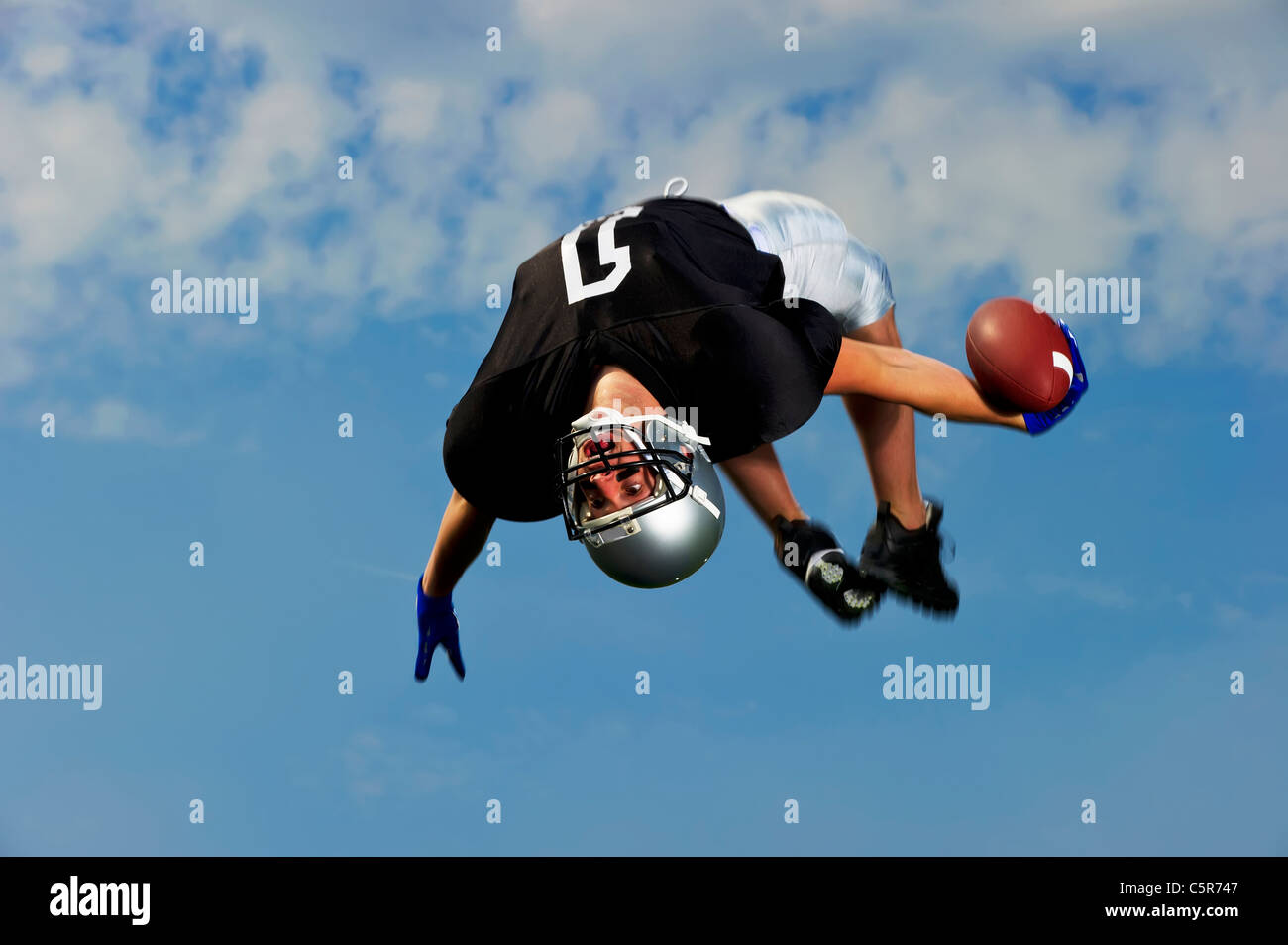 American footballer hi-res stock photography and images - Alamy