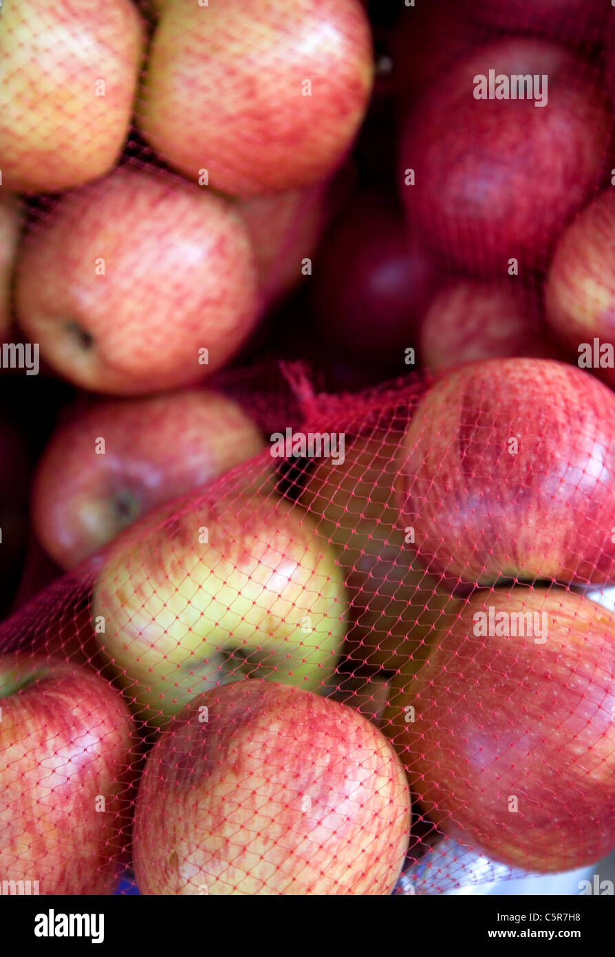 Apples bagged for sale hi-res stock photography and images - Alamy