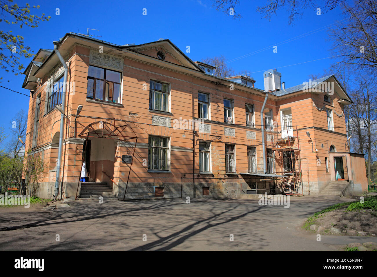 Neoclassical house hi-res stock photography and images - Alamy