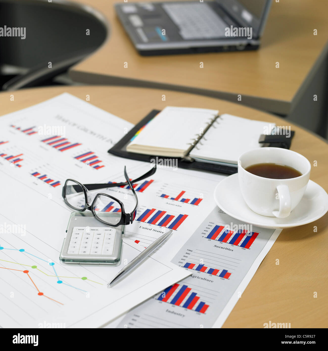 Calculators graphs hi-res stock photography and images - Alamy