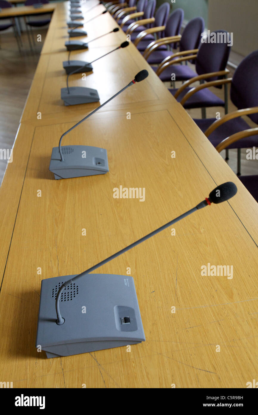 Microphones conference table hi-res stock photography and images - Alamy