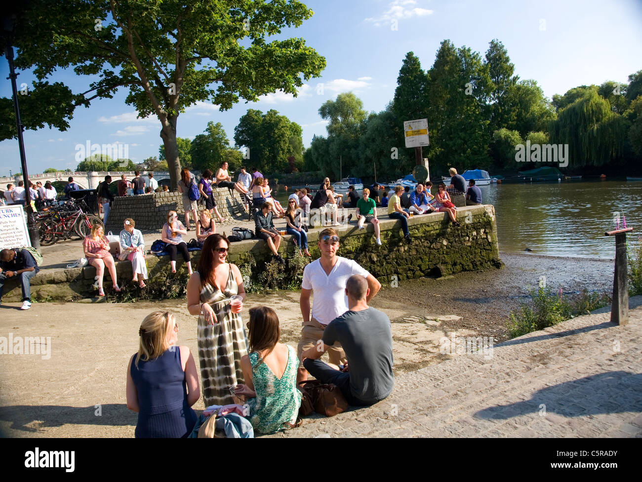 Summer socialising hi-res stock photography and images - Alamy