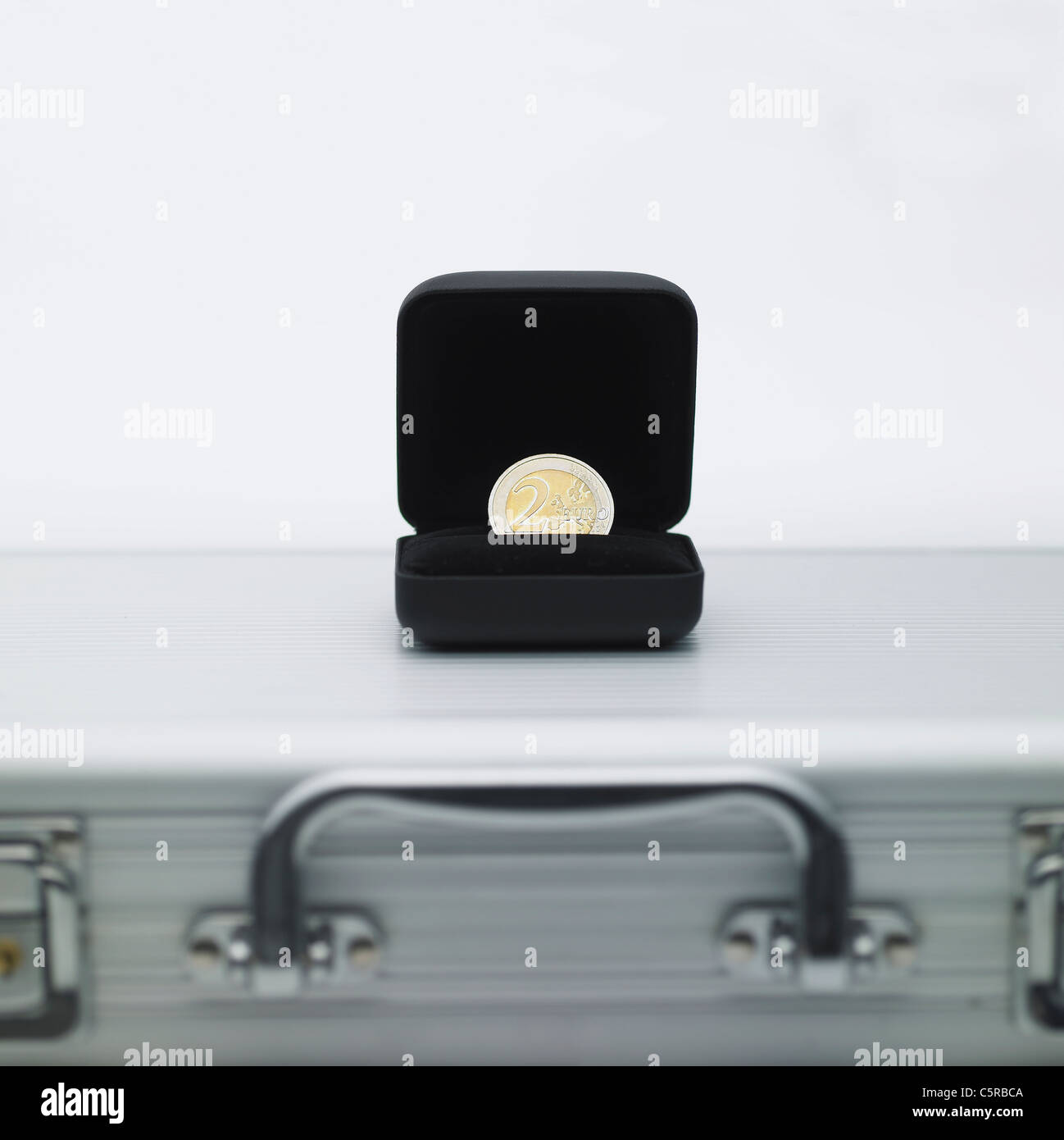 Briefcase money hi-res stock photography and images - Alamy