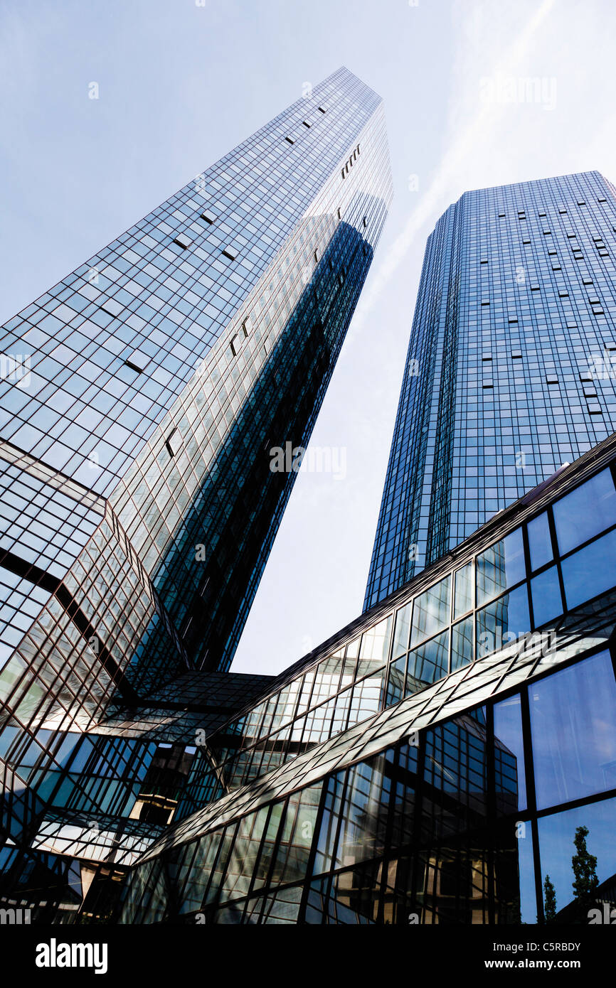 Bank skyscraper hi-res stock photography and images - Alamy