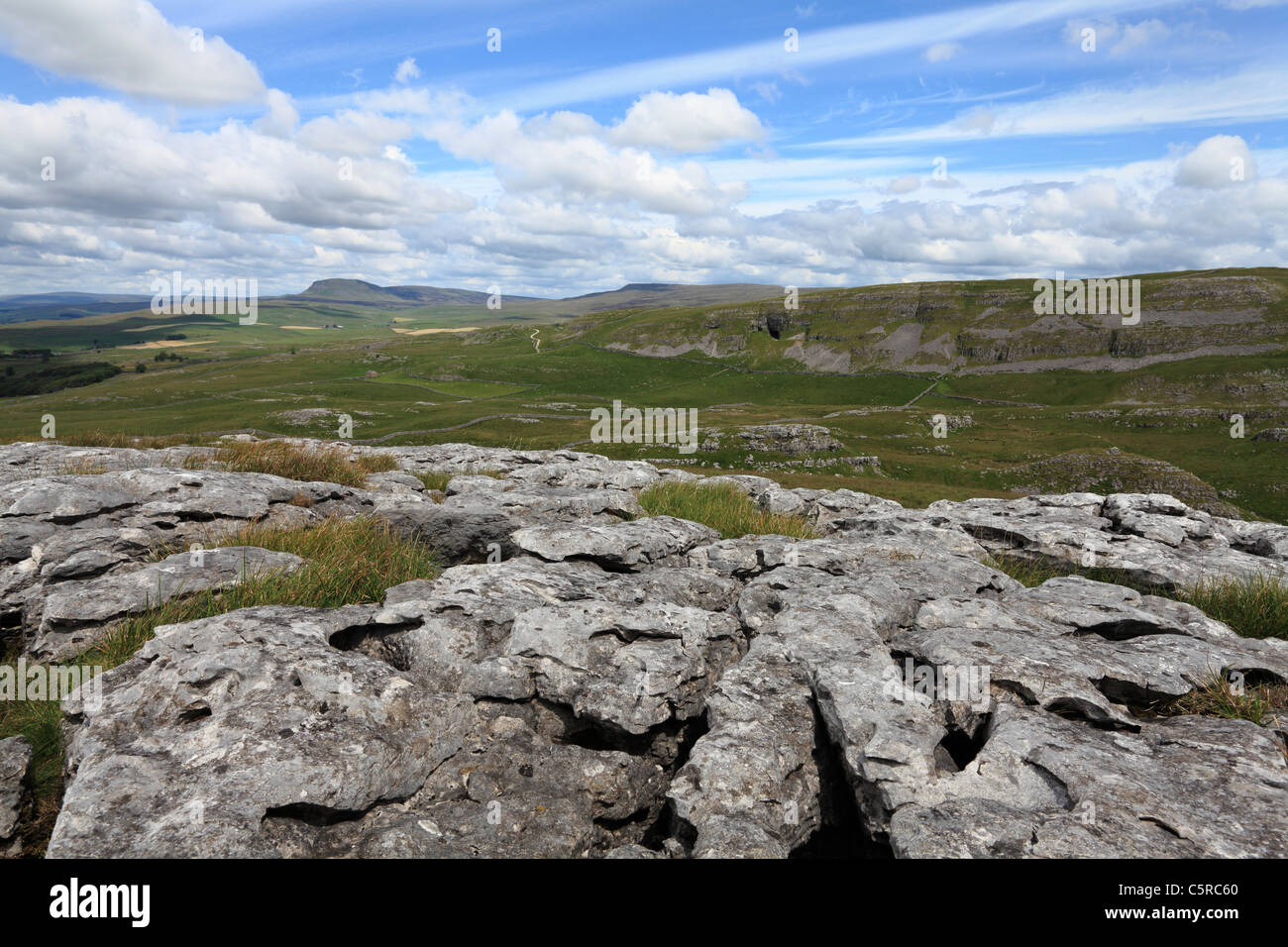 Victoria cave settle hi-res stock photography and images - Alamy