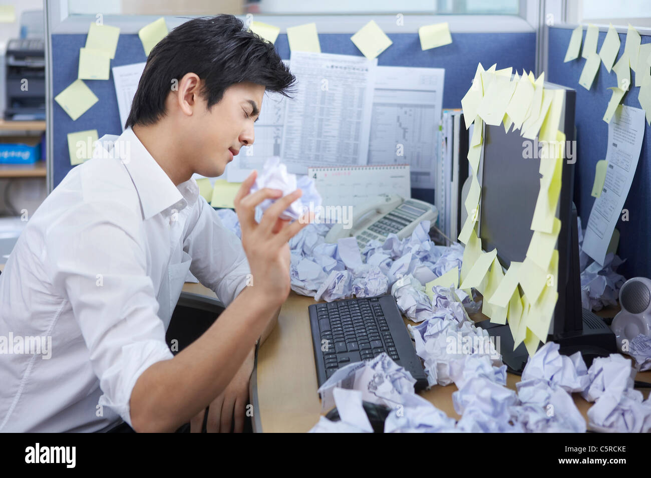 A business man in agony in front of disordered desk Stock Photo - Alamy