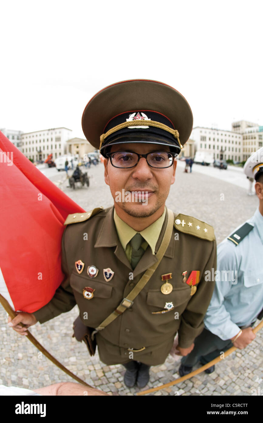 Soviet soldier flag berlin hi-res stock photography and images - Alamy