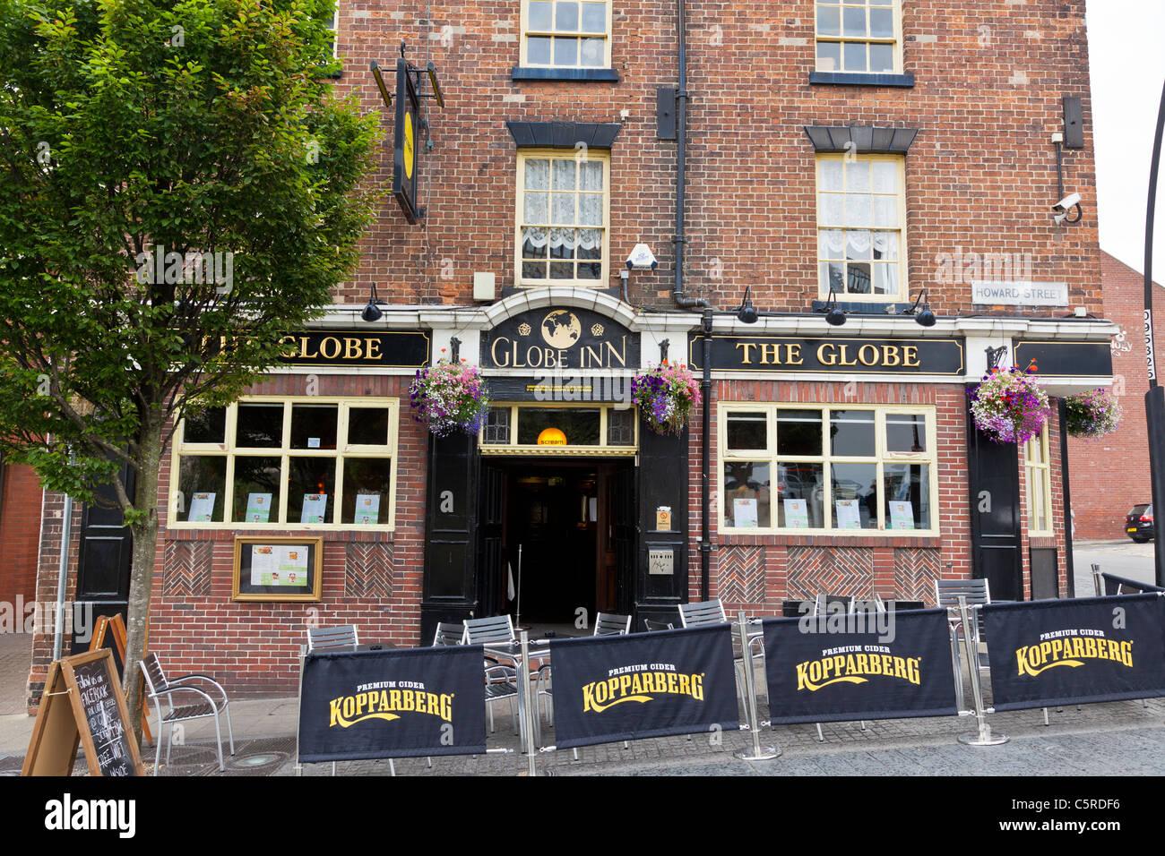 "The Globe" pub on Howard Street, Sheffield Stock Photo - Alamy