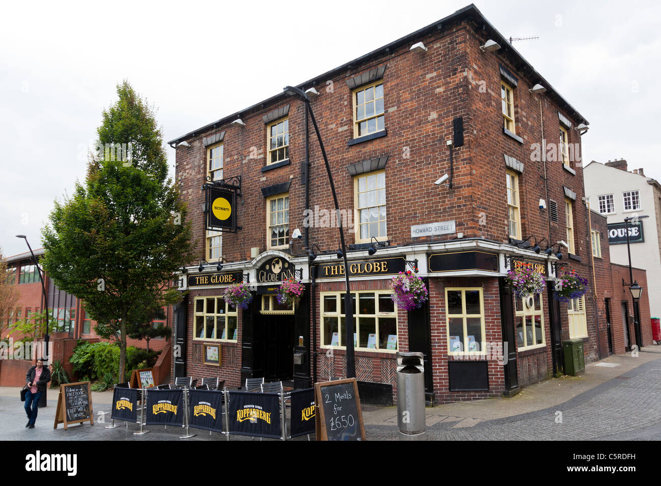 "The Globe" pub on Howard Street, Sheffield Stock Photo - Alamy