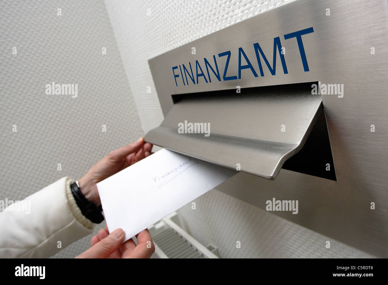 Human hand throwing letter in letterbox, close-up Stock Photo - Alamy