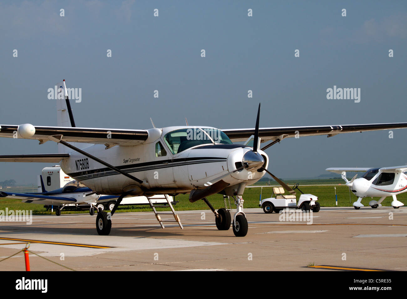 Cessna Super Cargomaster turboprop used as a skydiving jump plane ...