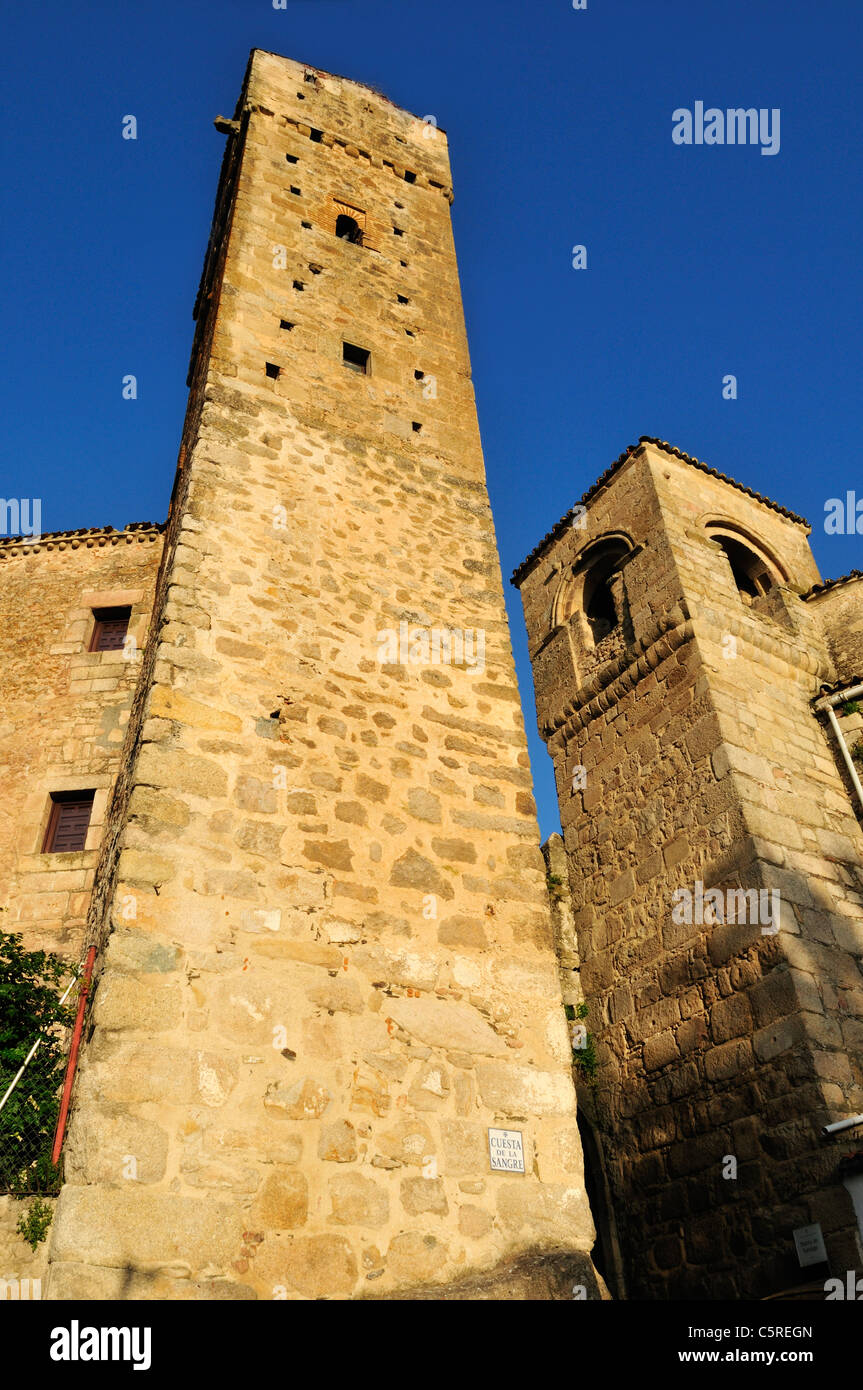 Medieval towers hi-res stock photography and images - Alamy