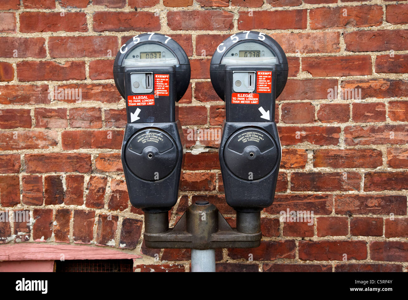 Red parking meter hi-res stock photography and images - Alamy