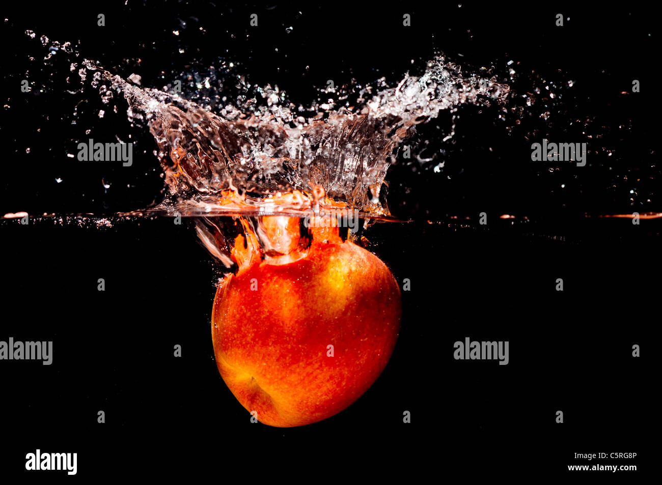 Apple under water hi-res stock photography and images - Alamy
