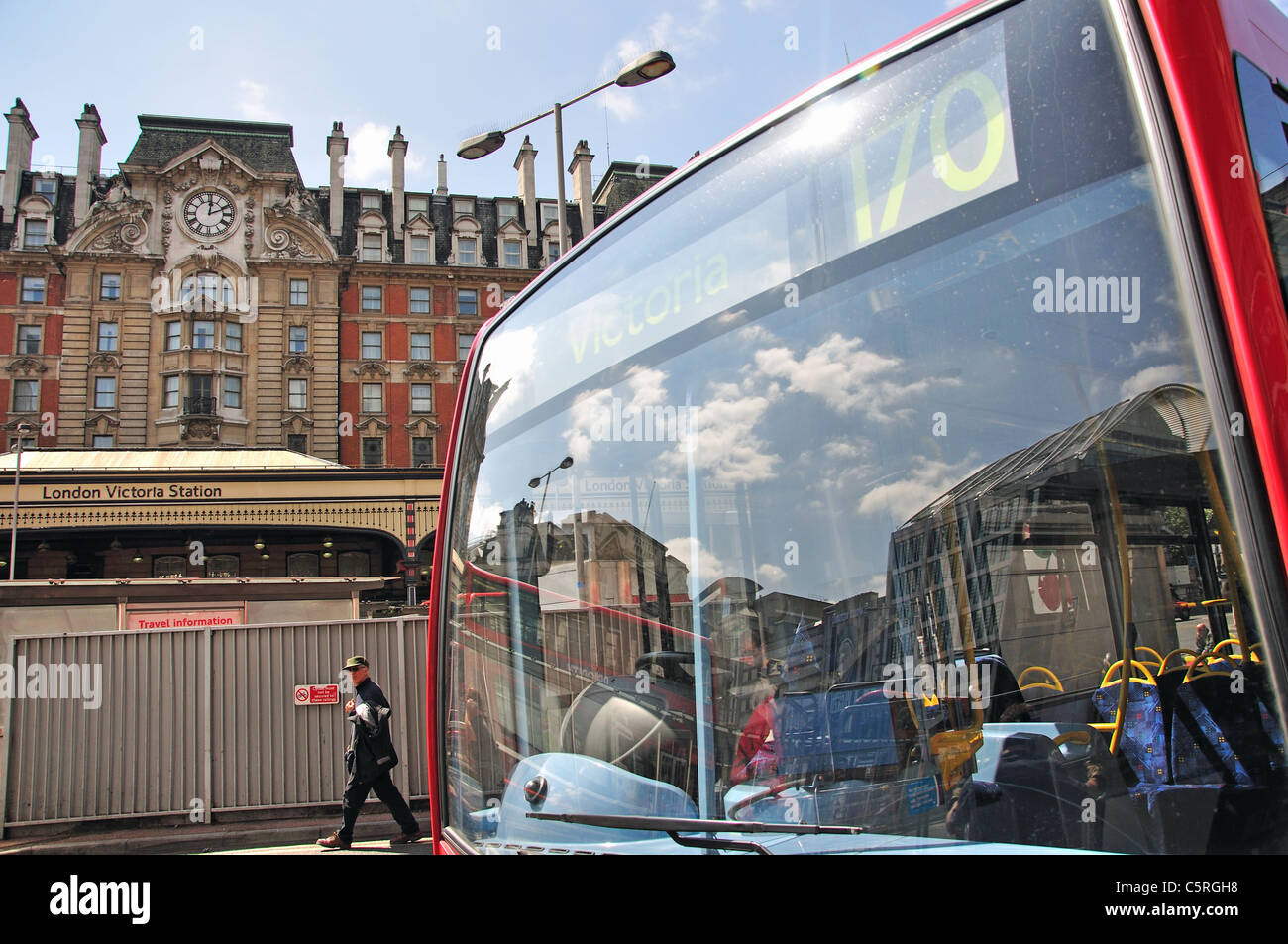 London bus red victoria hi-res stock photography and images - Alamy