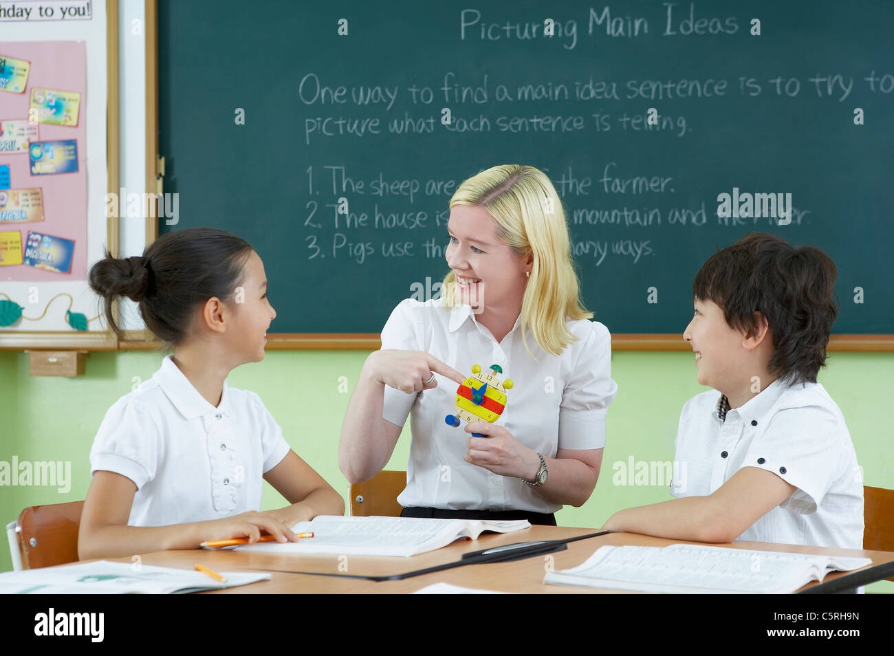 A teacher teaching students Stock Photo - Alamy