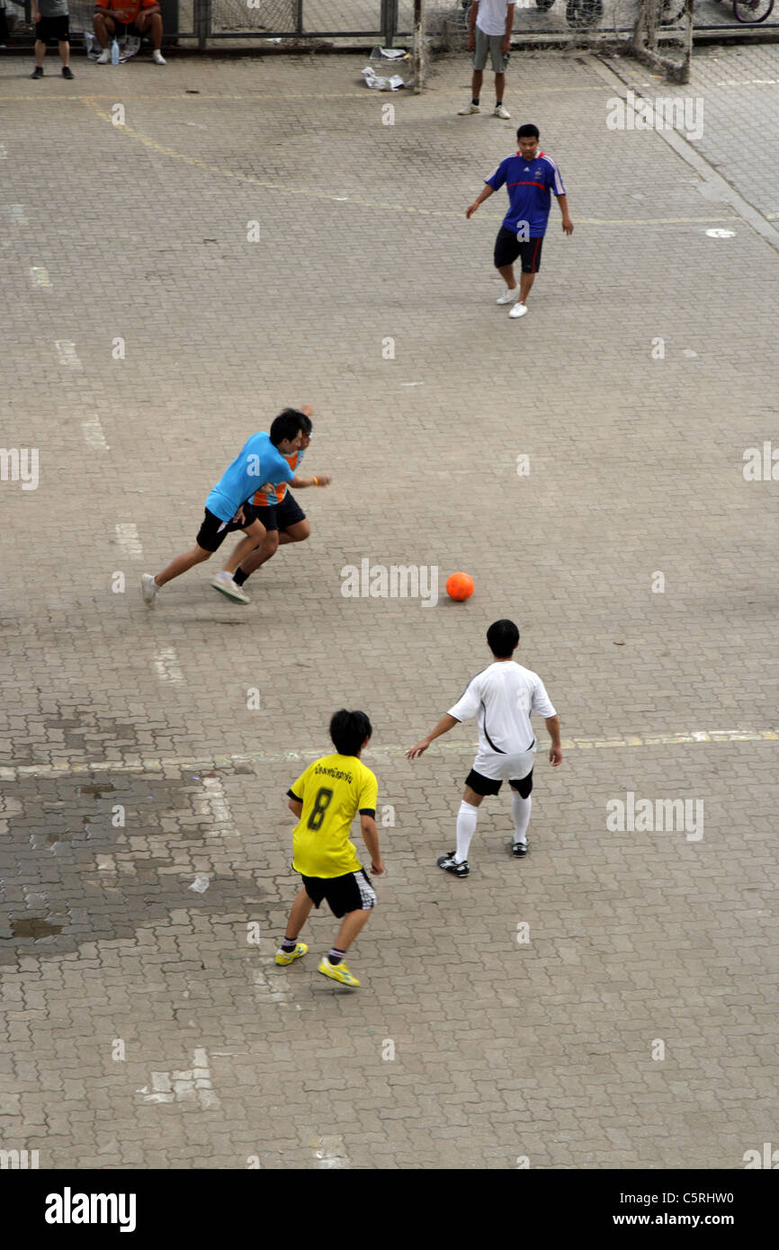 Street soccer hi-res stock photography and images - Alamy