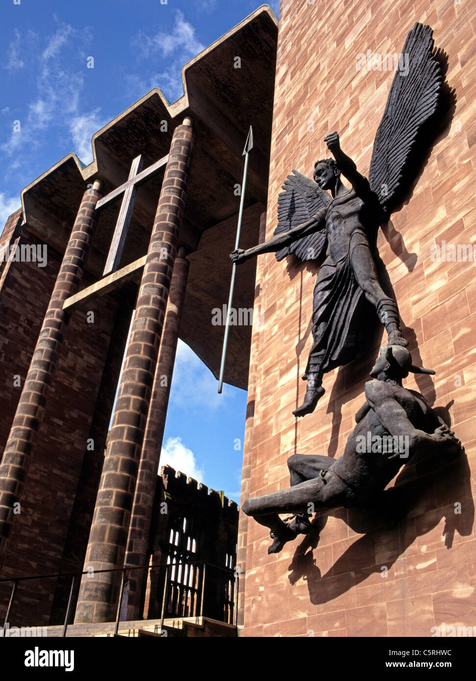Coventry cathedral statues hi-res stock photography and images - Alamy