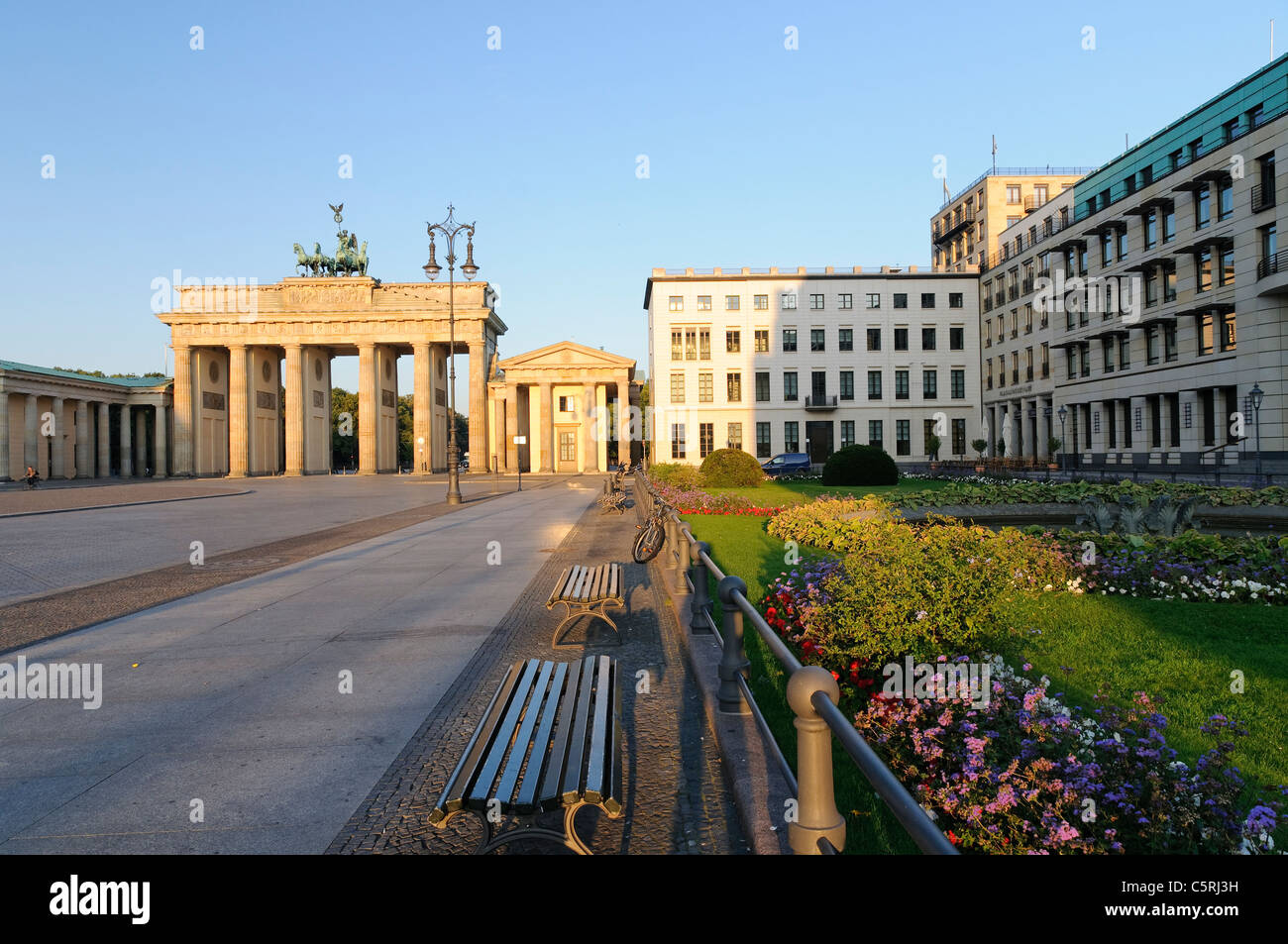 Pariser Platz square and the Brandenburg Gate in the morning, Berlin ...