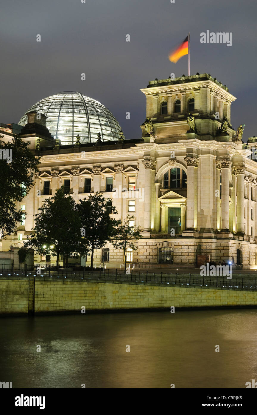 Berlin germany german national flags hi-res stock photography and ...