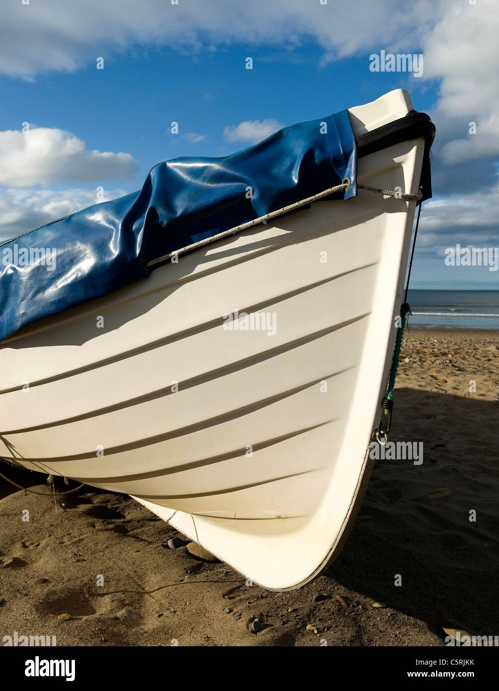 The bow of a fishing cobble on the beach at Sandsend near Whitby Stock ...