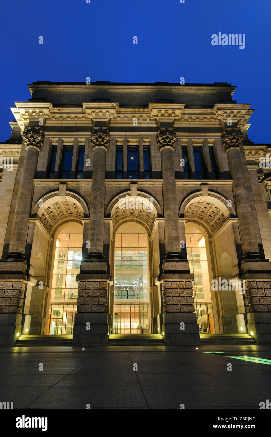 Back of the Reichstag parliament in the evening, Regierungsviertel ...