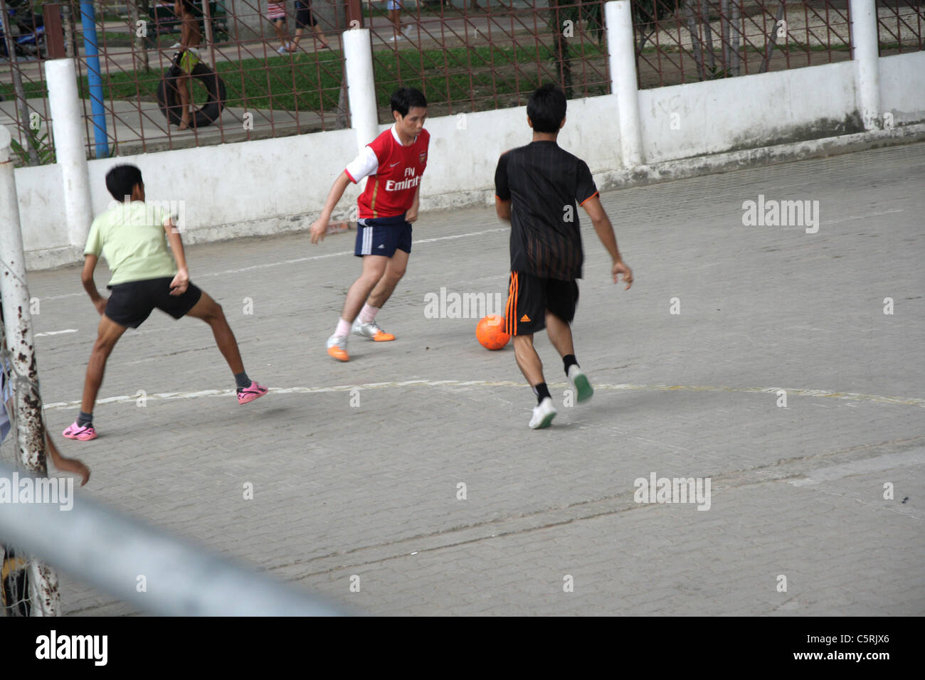 Street soccer hi-res stock photography and images - Alamy