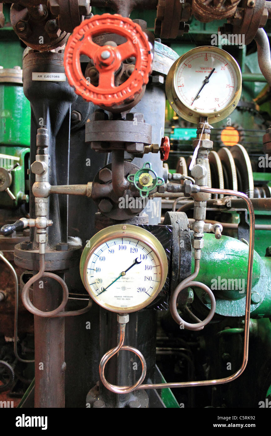 Triple steam expansion machine hi-res stock photography and images - Alamy