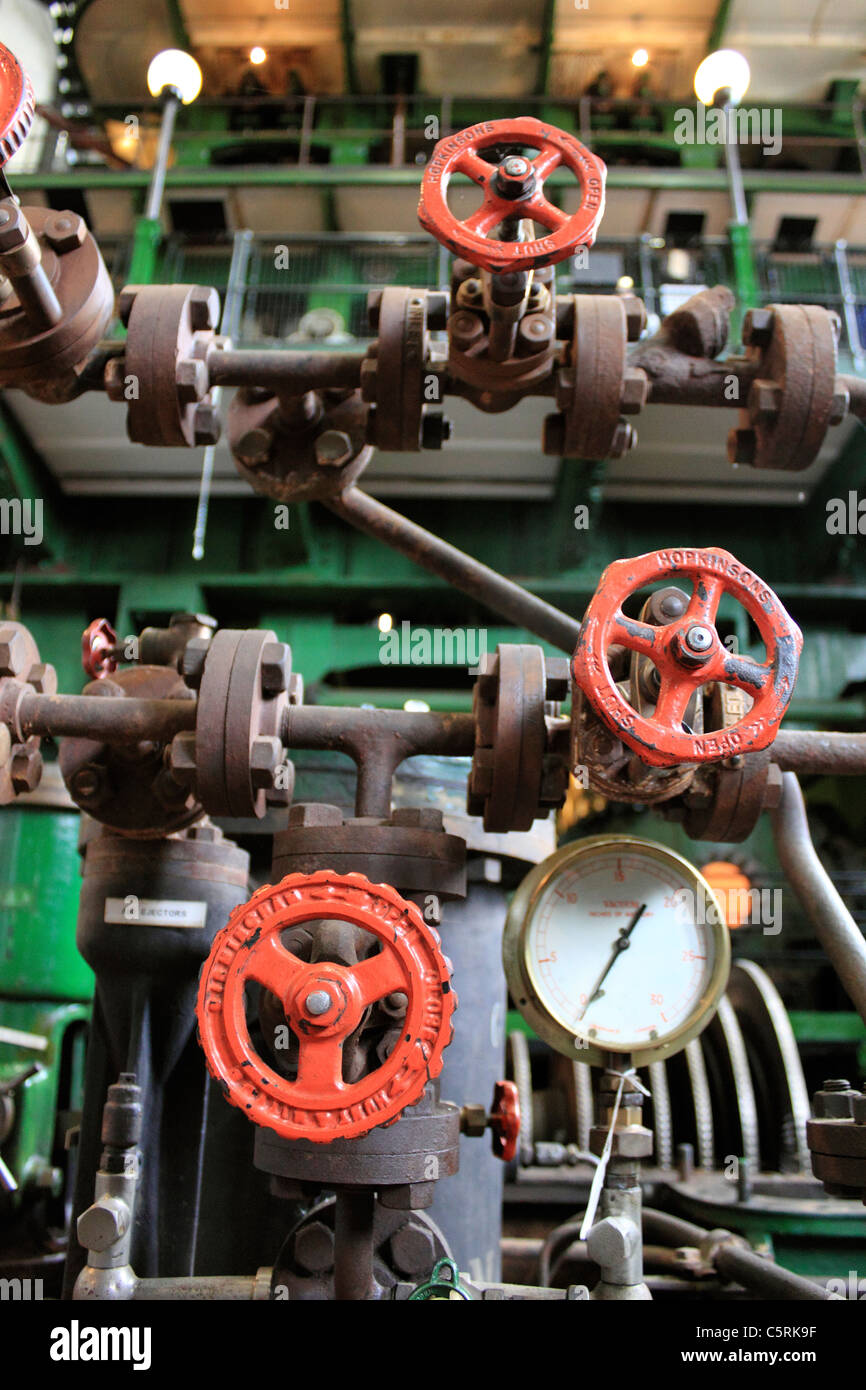 Triple steam expansion machine hi-res stock photography and images - Alamy