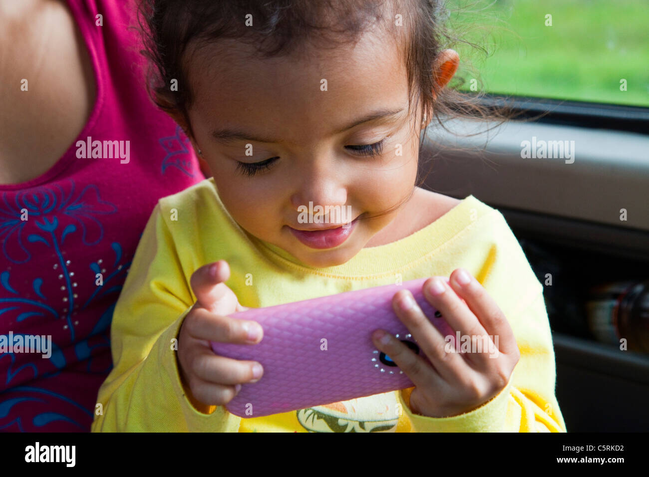 Little girl with an iPhone in San Salvador, El Salvador Stock Photo - Alamy