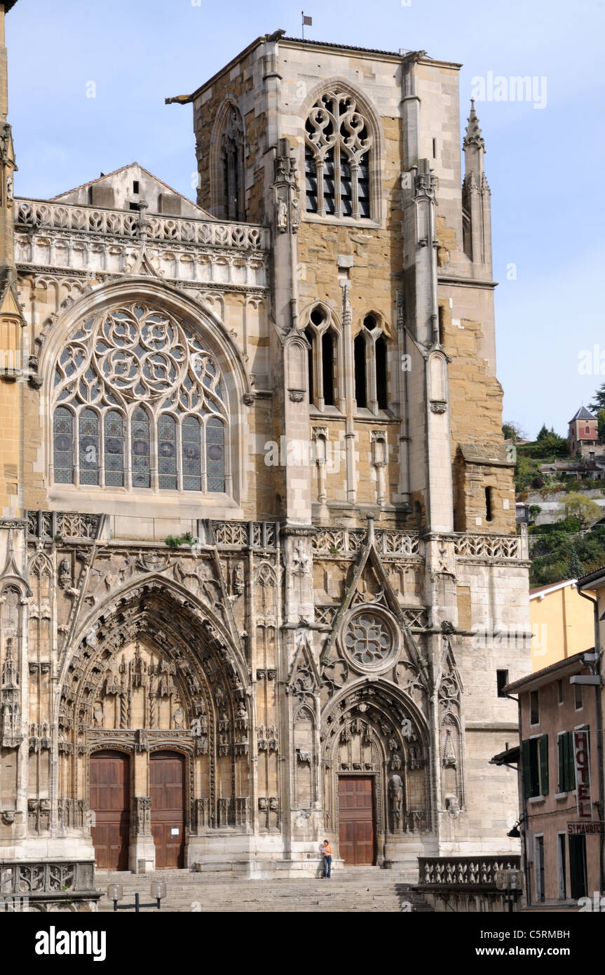 Vienne cathedral france hi-res stock photography and images - Alamy