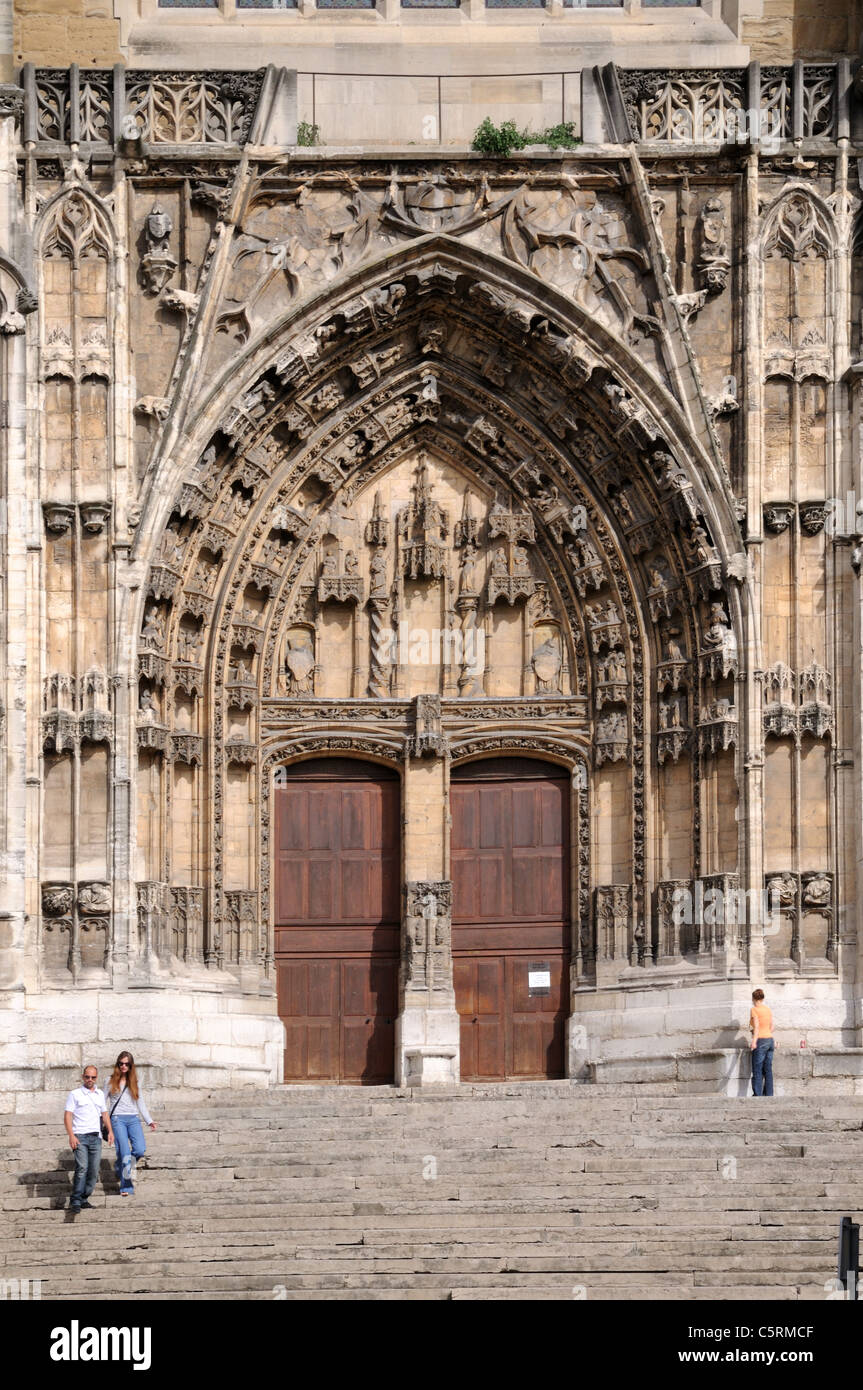 Main door of St Maurice Cathedral Cathedrale primatiale Vienne France ...