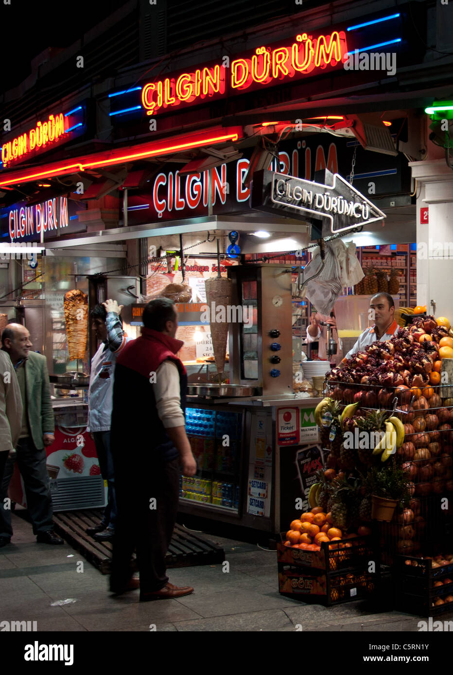 Istanbul night market hi-res stock photography and images - Alamy