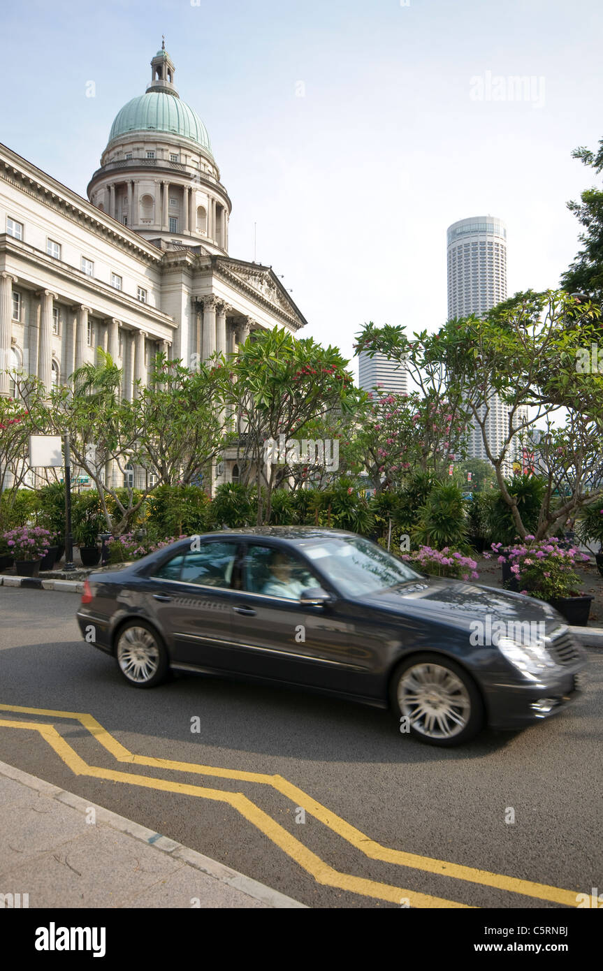 Mercedes skyscraper hi-res stock photography and images - Alamy